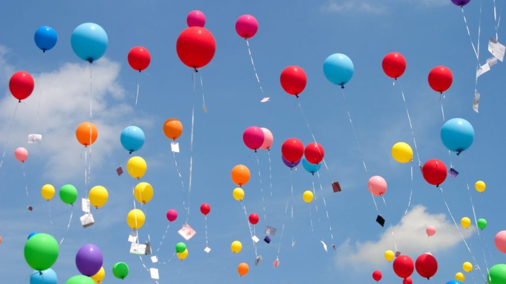 Palloncini, dove vanno a finire quando volano via? Ecco la fine che non ...