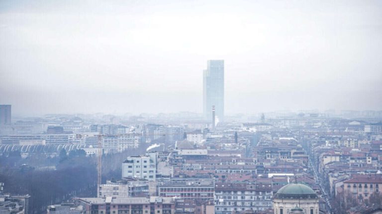 Milano più inquinata di Pechino e Teheran: smog ai massimi storici