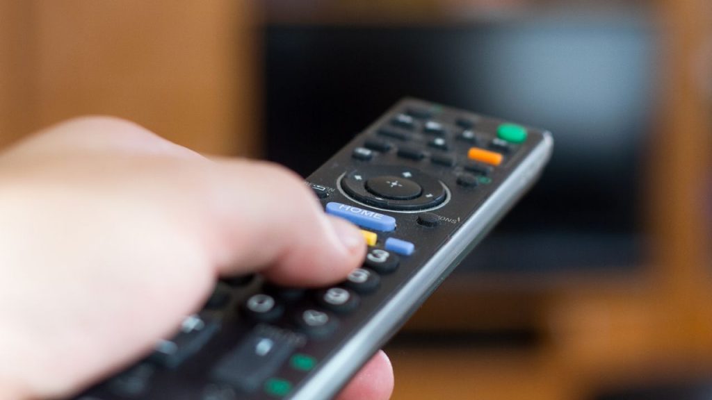 Ecco il metodo dei tecnici per accendere TV e decoder con un solo ...